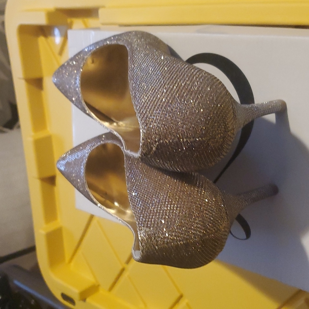 Stunning Gold Glitter Shoes - Gem